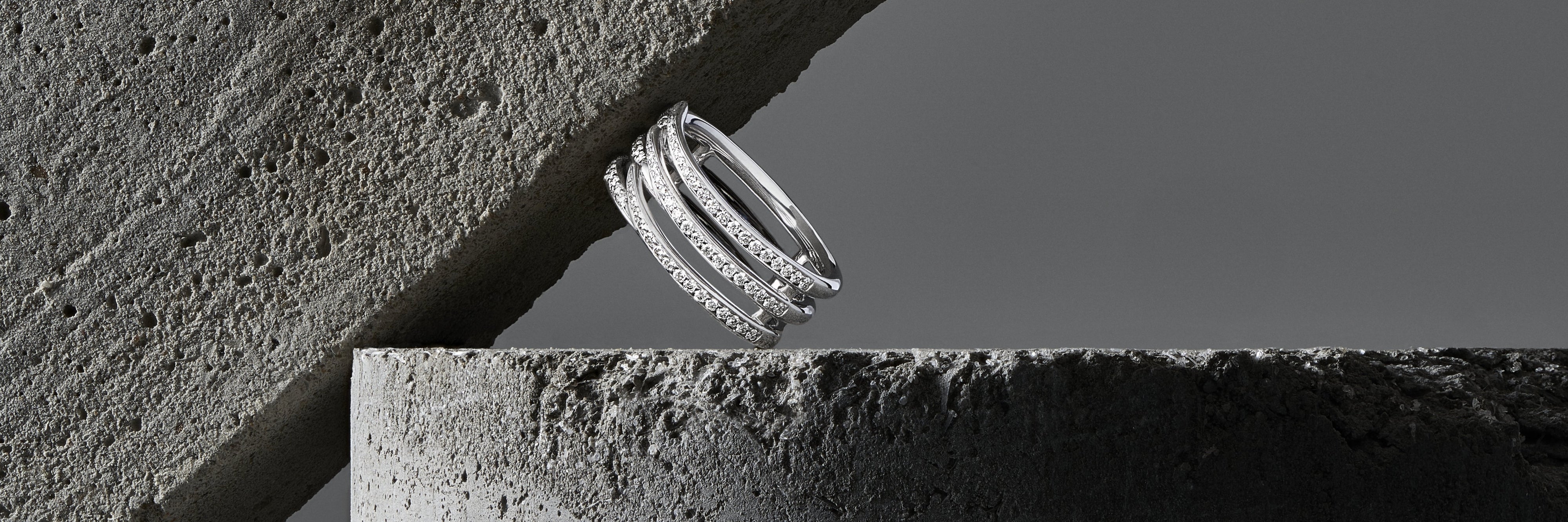 Shaun Leane - 18ct Gold Fine Ring Collection